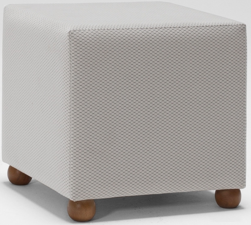 Ranma puff - Kremhvit - 1195,- - Fotskammel - Trendrom.no